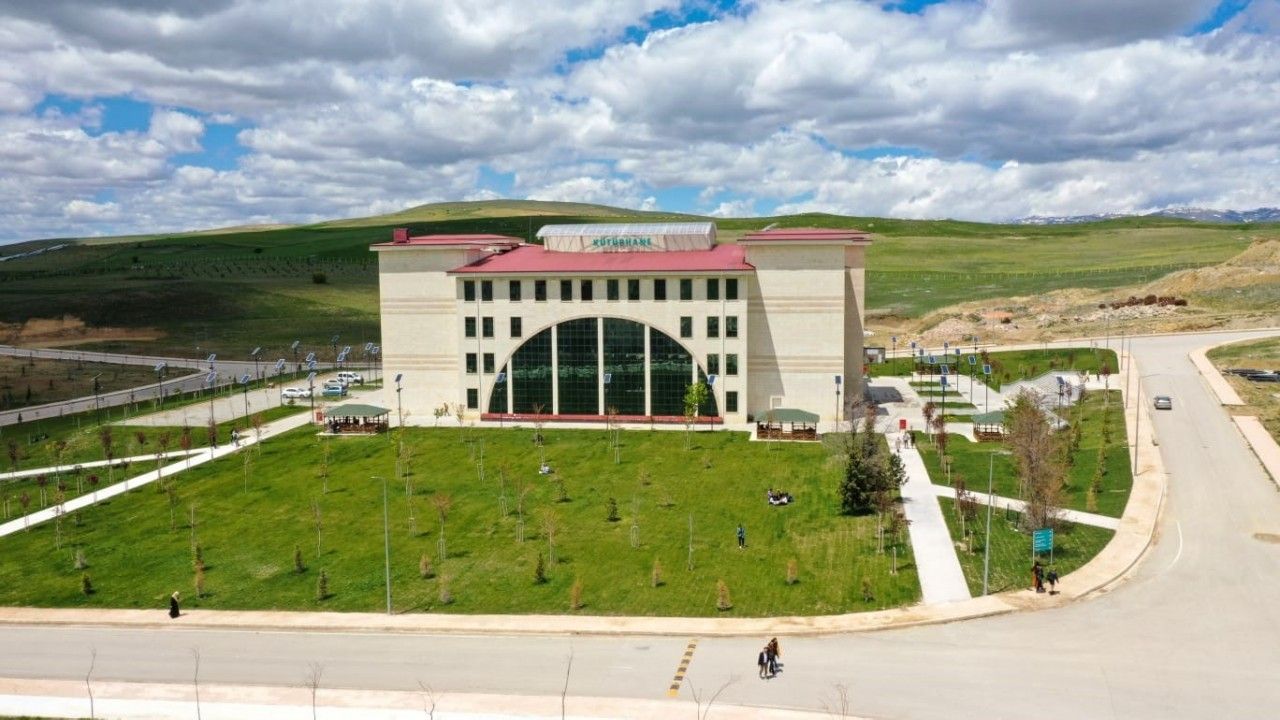 Bayburt Üniversitesi Kütüphanesi kapılarını depremzede öğrencilere açtı ...