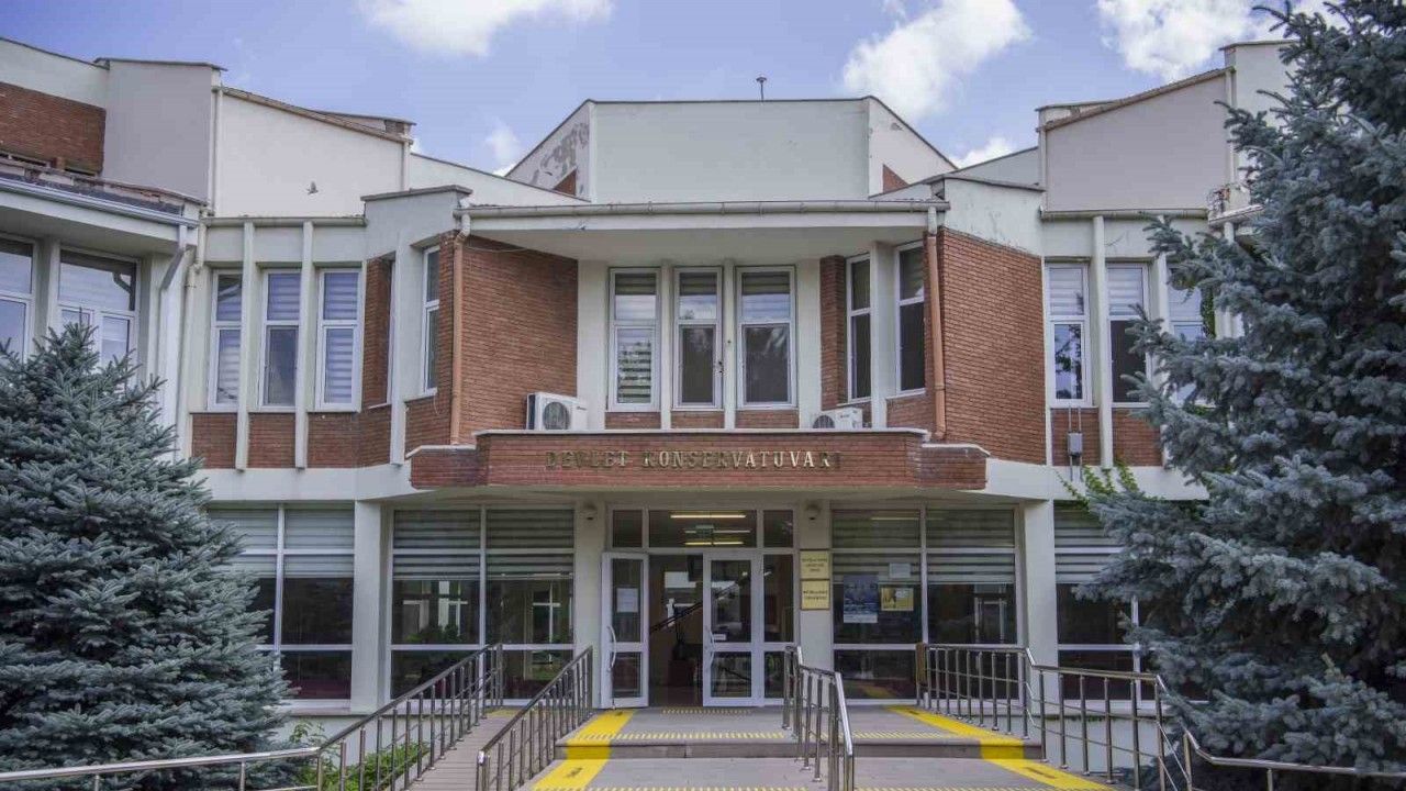 Anadolu Üniversitesinin sanata açılan kapısı: Devlet Konservatuvarı ...