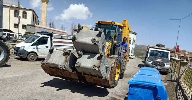 Çat’ta Bayram öncesi çöp konteynerleri yenilendi - Vitrin Haber - Sinop ...