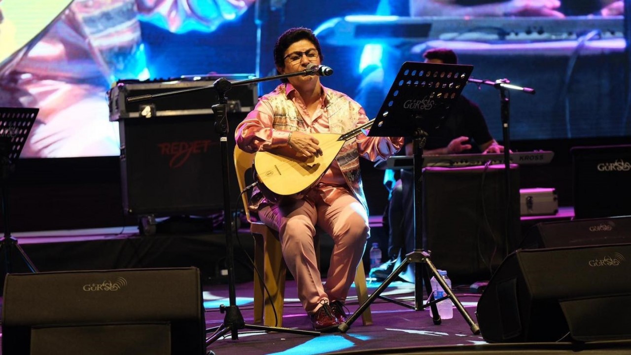 Ünlü türkücü Güler Duman, Erzincanlılarla buluştu - Vitrin Haber ...